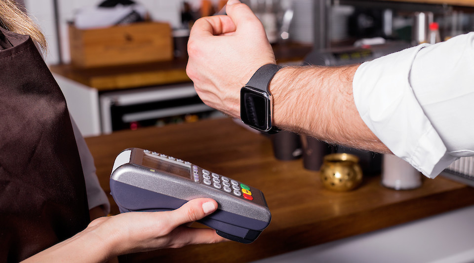 Zahlungen mit Wearables in Europa auf dem Vormarsch | News | Aktuell ...